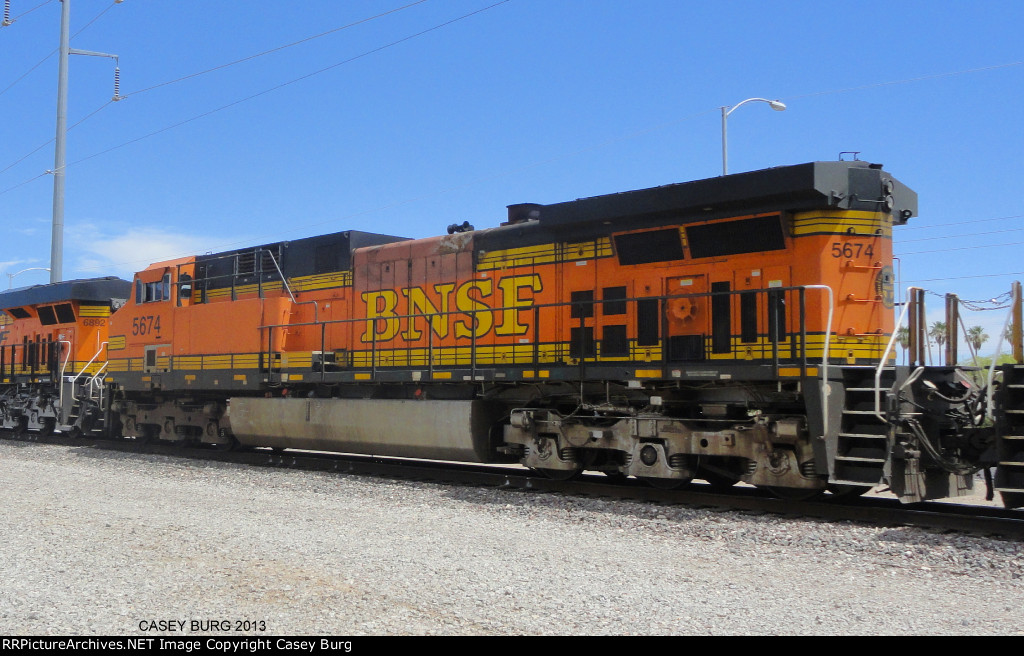 BNSF 5674